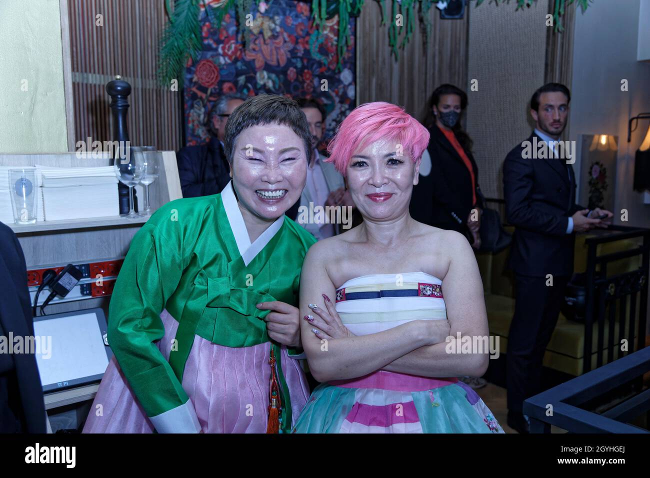 Paris, France. 6th Oct, 2021. Hairdresser Malia Maria and Korean ...
