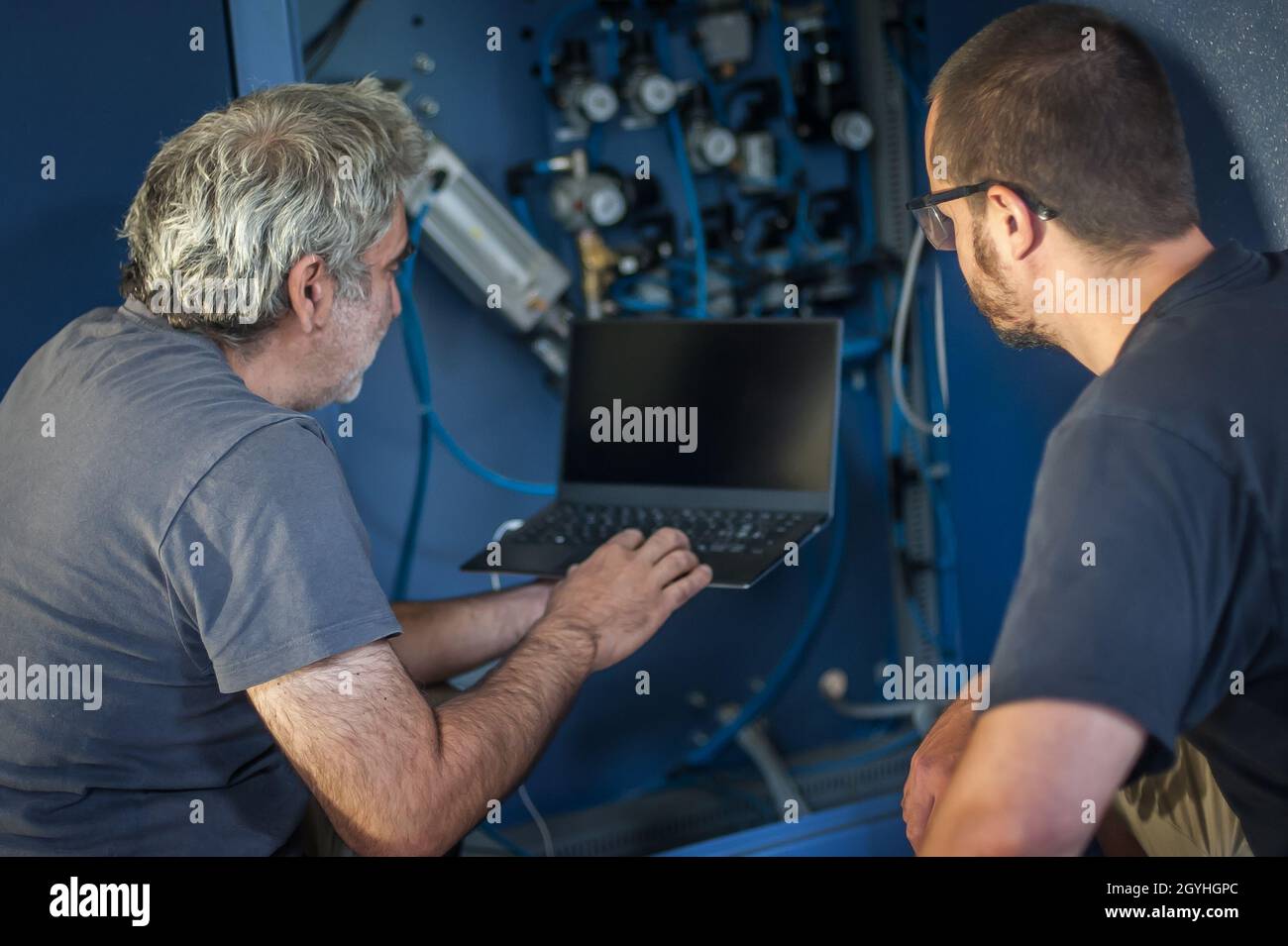Engineer inspect switchgear hi-res stock photography and images - Alamy