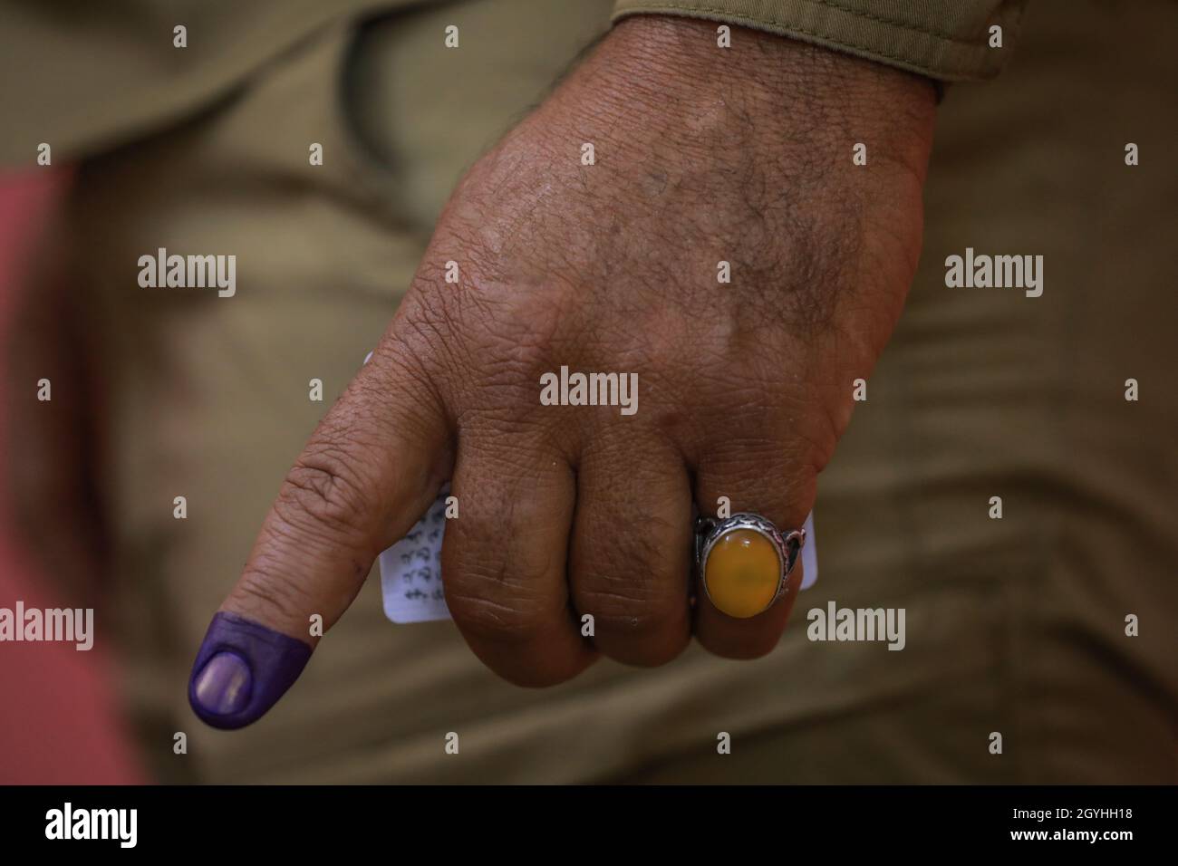Index finger marked voting ink hi-res stock photography and images - Alamy