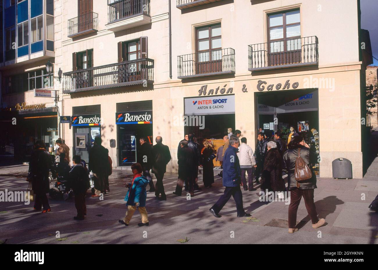Gente paseando hi-res stock photography and images - Alamy