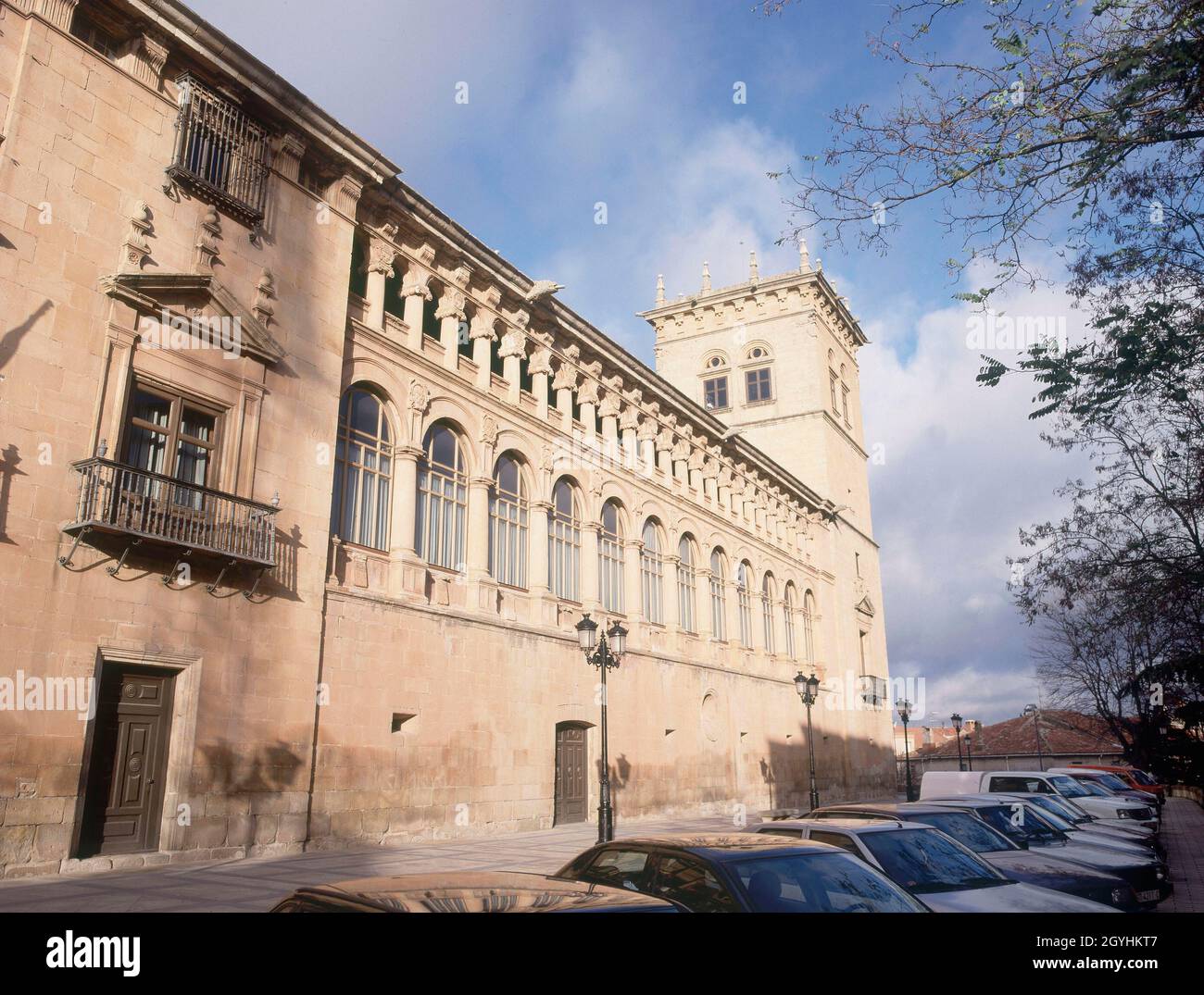 EXT-DET DE LA FACHADA-S XVI ARQUITECTURA RENACENTISTA-. Location ...