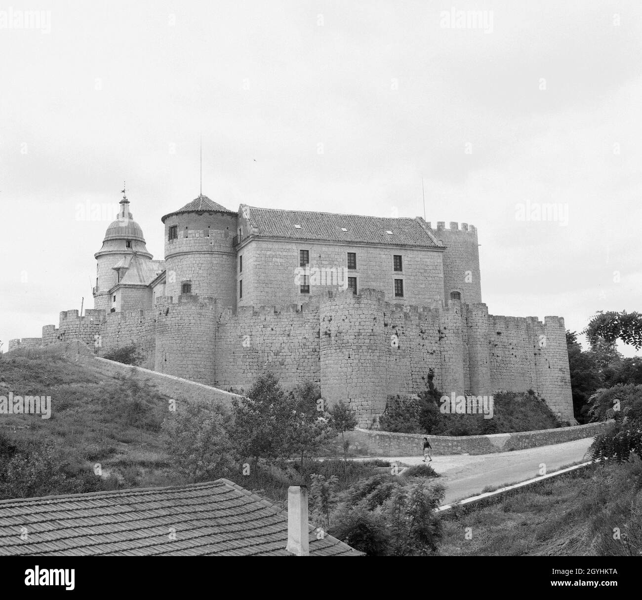 CASTILLO DE SIMANCAS CONSTRUIDO EN EL SIGLO XV Y RESTAURADO EN 1584 POR ...