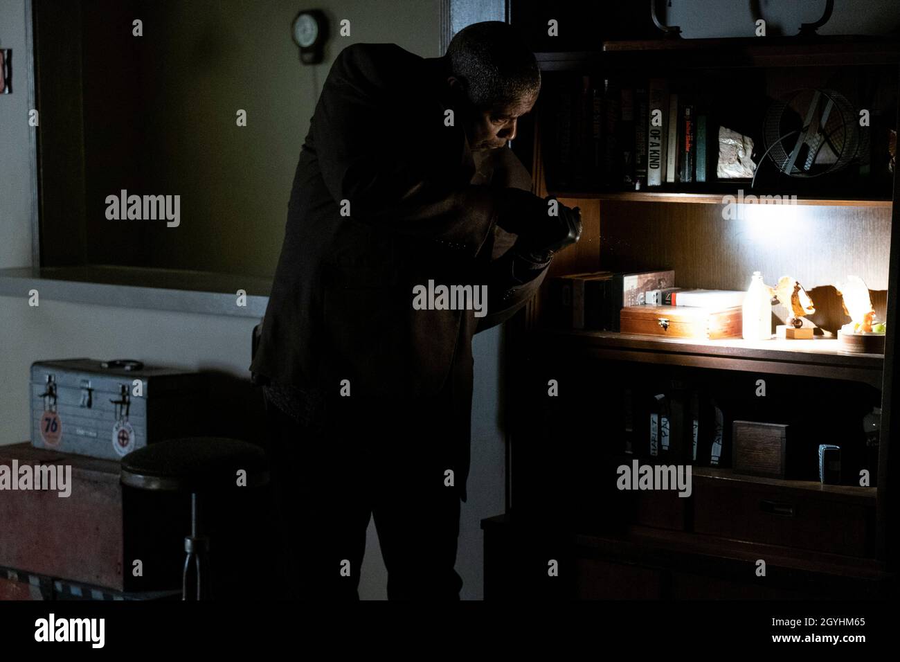 DENZEL WASHINGTON in THE LITTLE THINGS (2021), directed by JOHN LEE ...