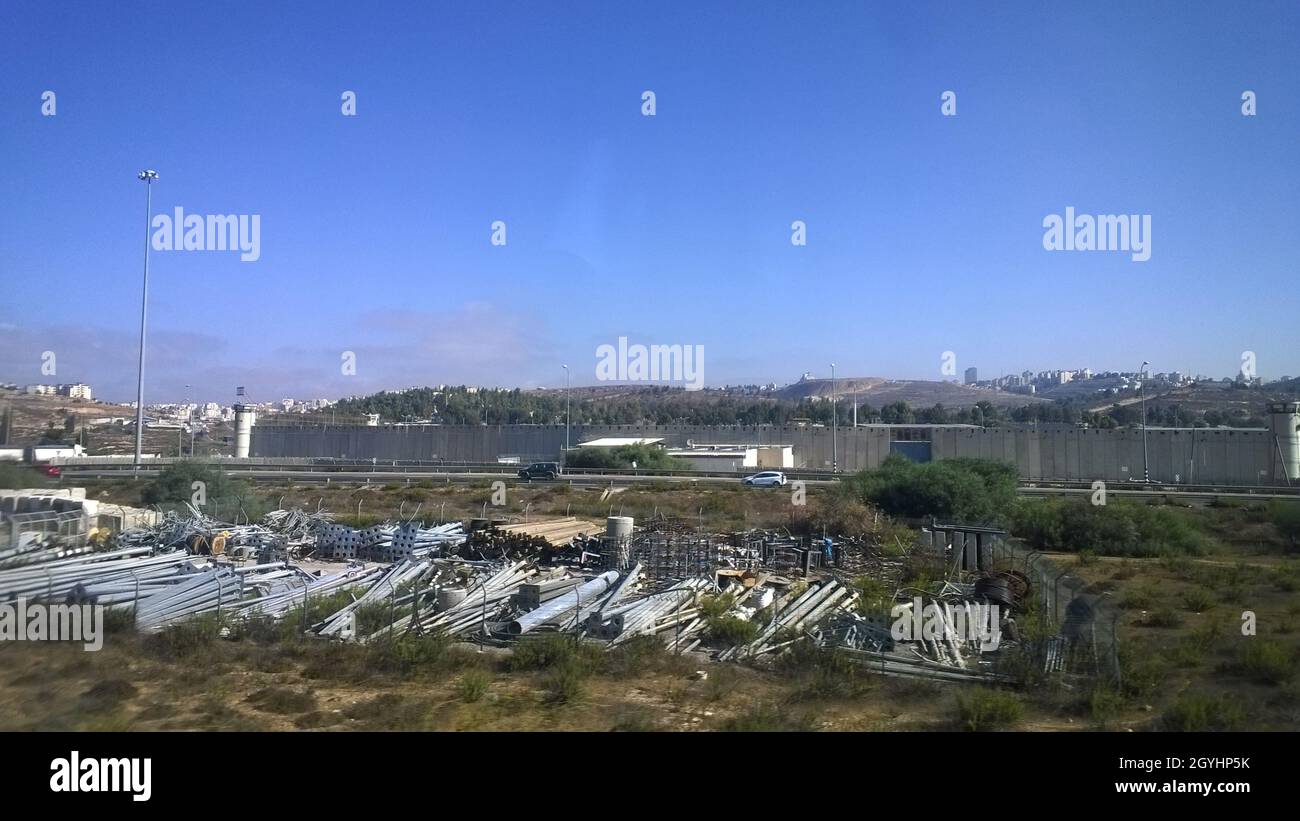 Israel construction workers hi-res stock photography and images - Alamy