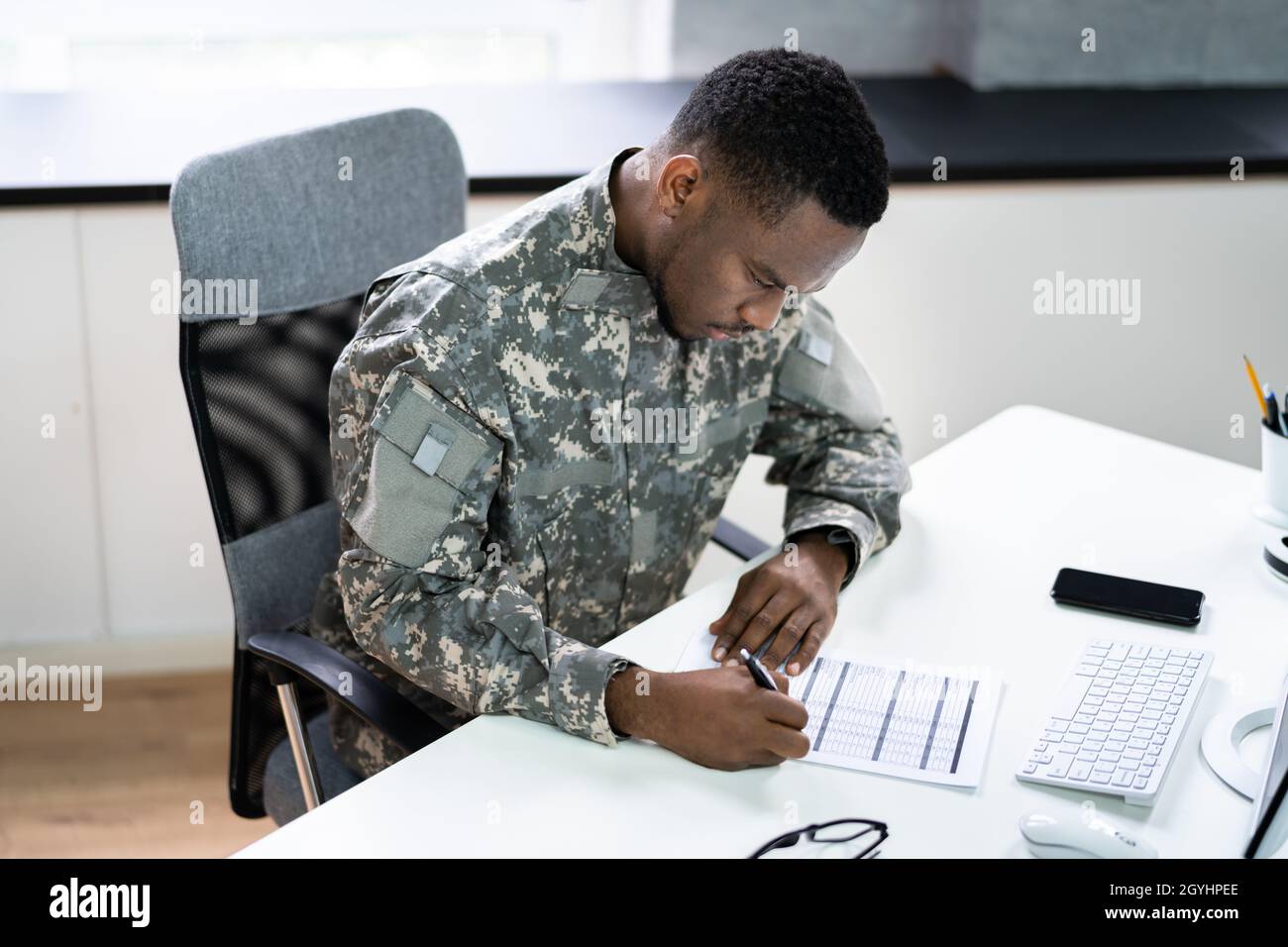 African soldier uniform hi-res stock photography and images - Alamy
