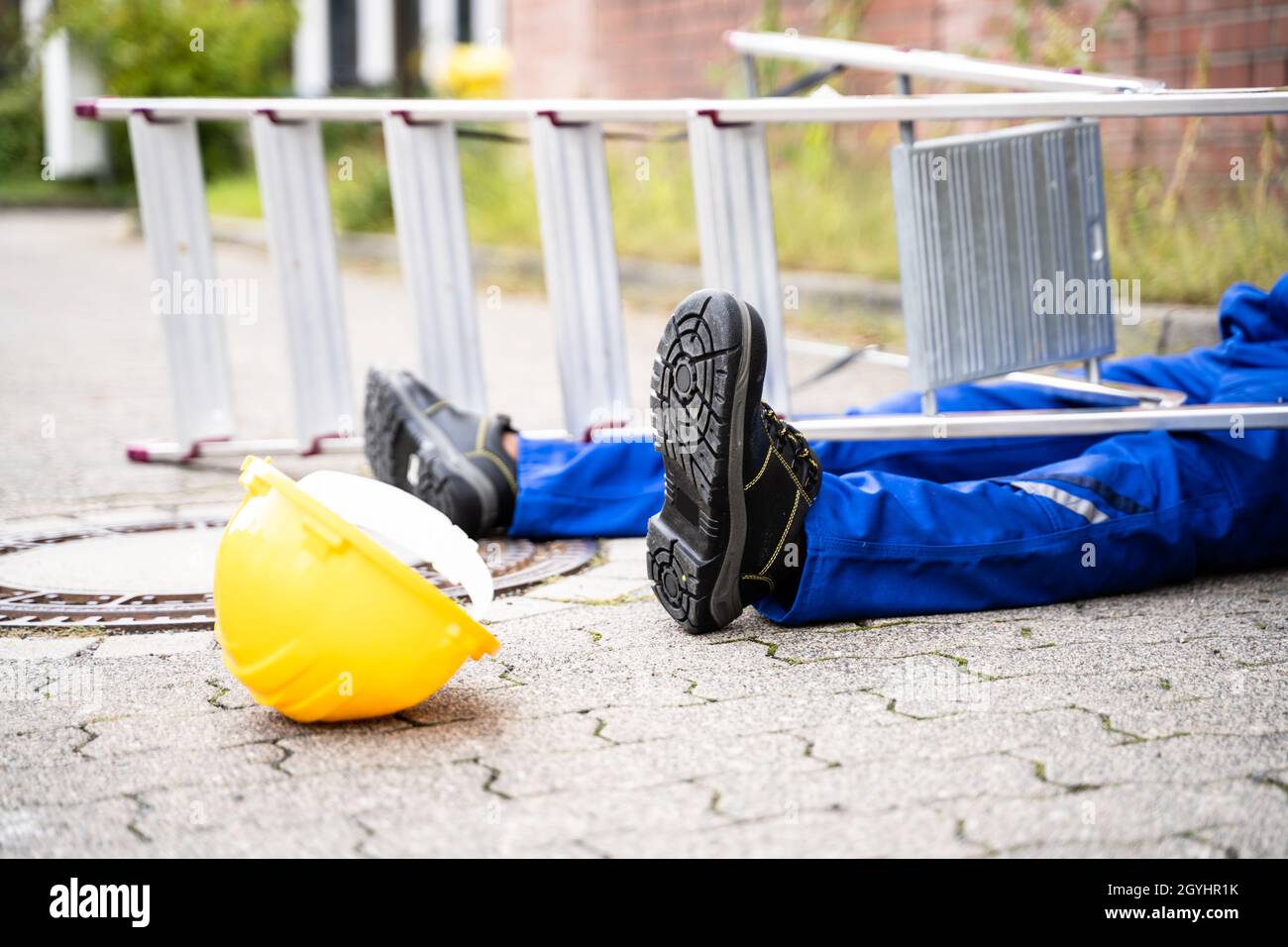 Man unconscious accident fall hi-res stock photography and images - Alamy