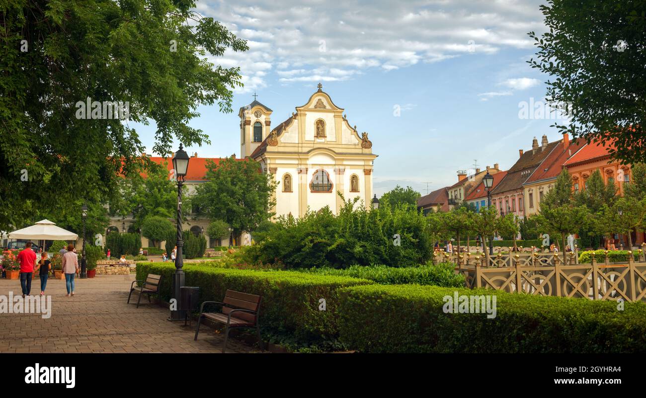 Church on the town square hi-res stock photography and images - Alamy