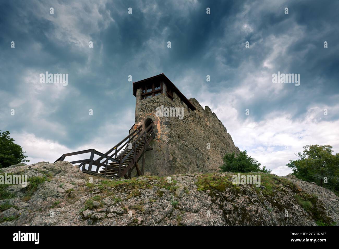 Stone medieval castle ruin hi-res stock photography and images - Alamy
