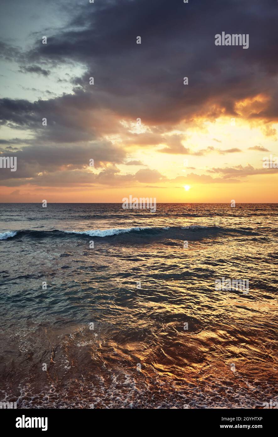 Golden sea sunset hi-res stock photography and images - Alamy