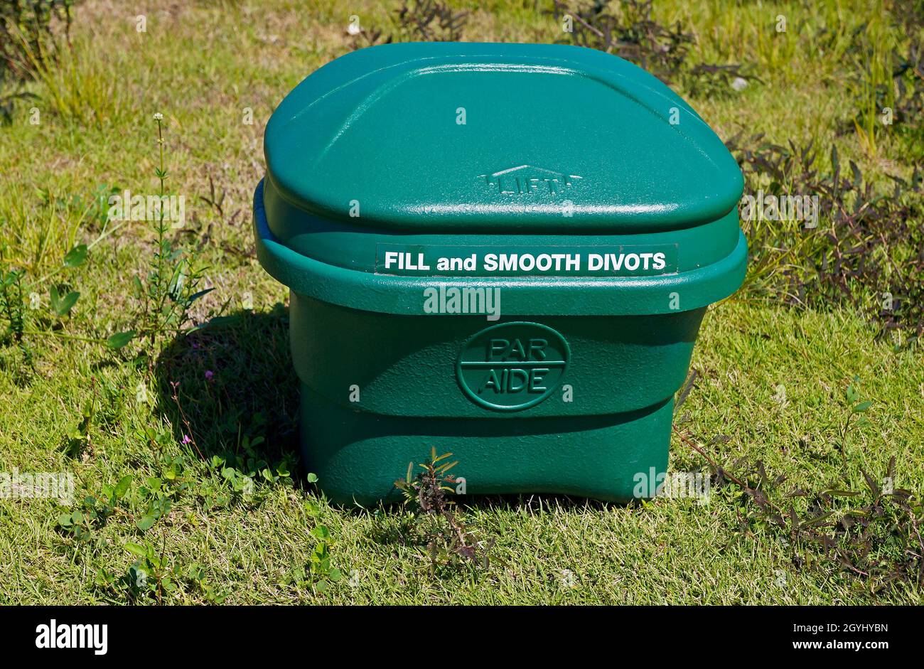 Fill and smooth divots hi-res stock photography and images - Alamy
