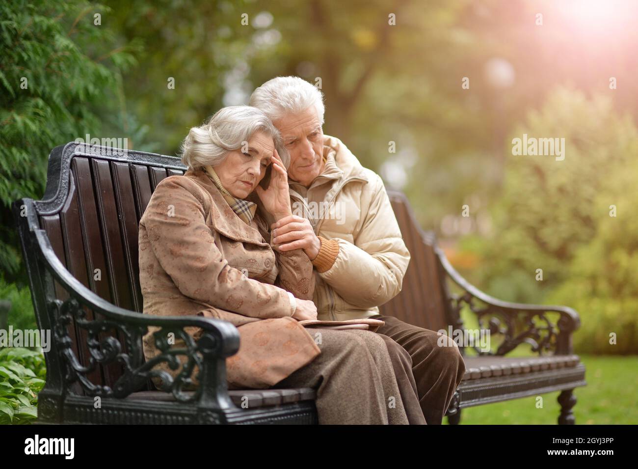 Sad couple hug park hi-res stock photography and images - Alamy