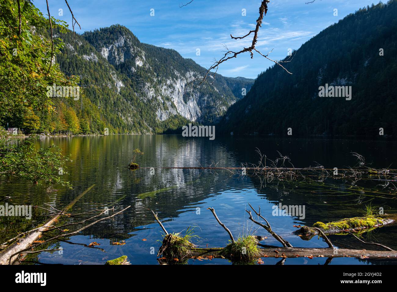 Breathtaking Autumn View over Lake TOPLITZ (Toplitzsee, Austria, Europe ...