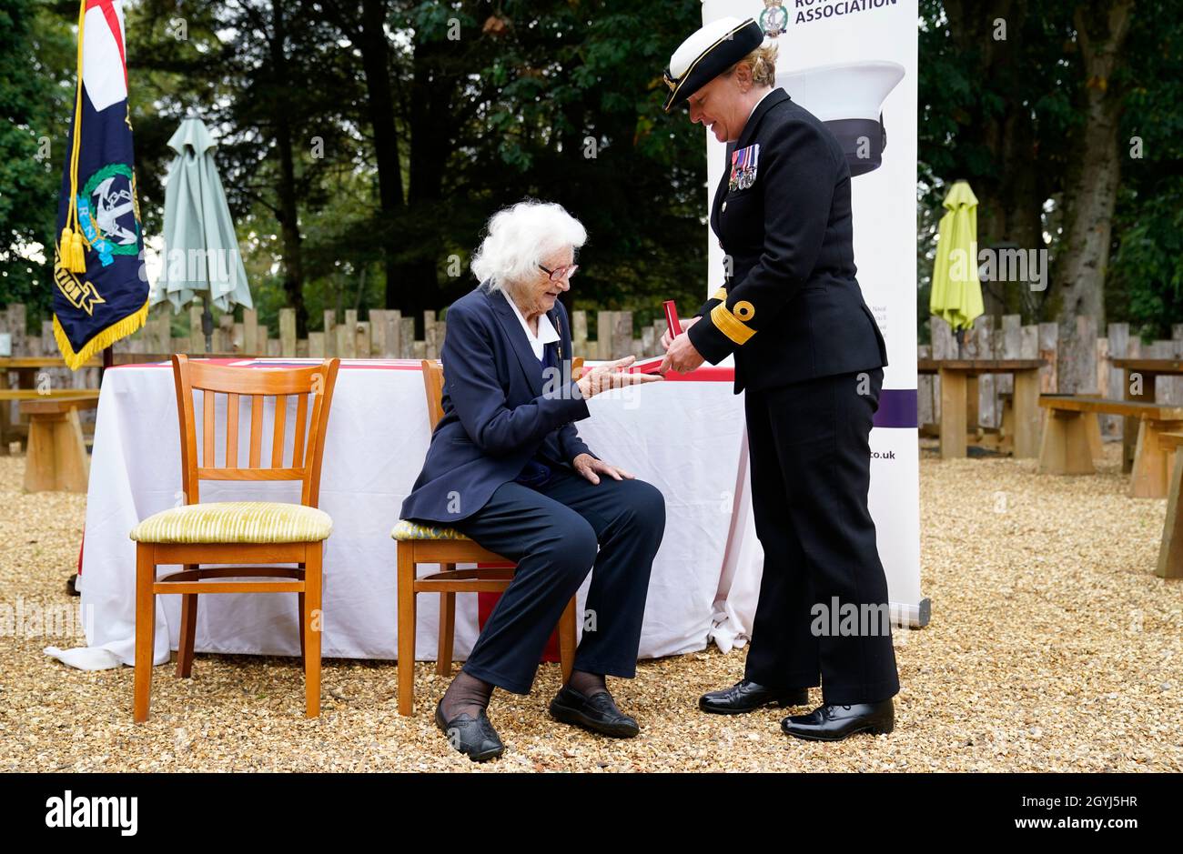 WW II veteran, 96-year-old Lorna Cockayne, who served in the Women's ...