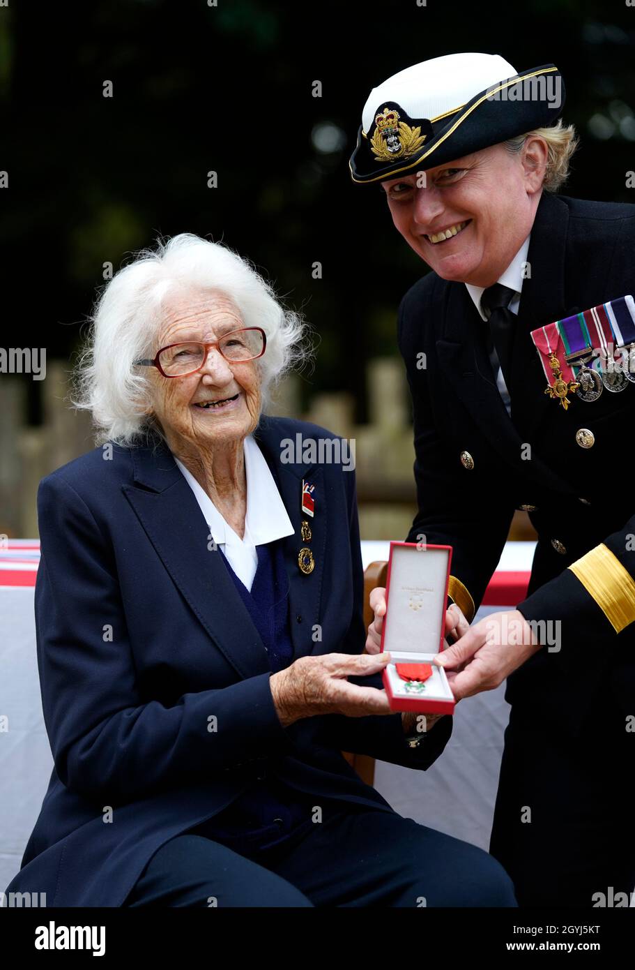 96 year old veteran womens royal naval service hi-res stock photography ...