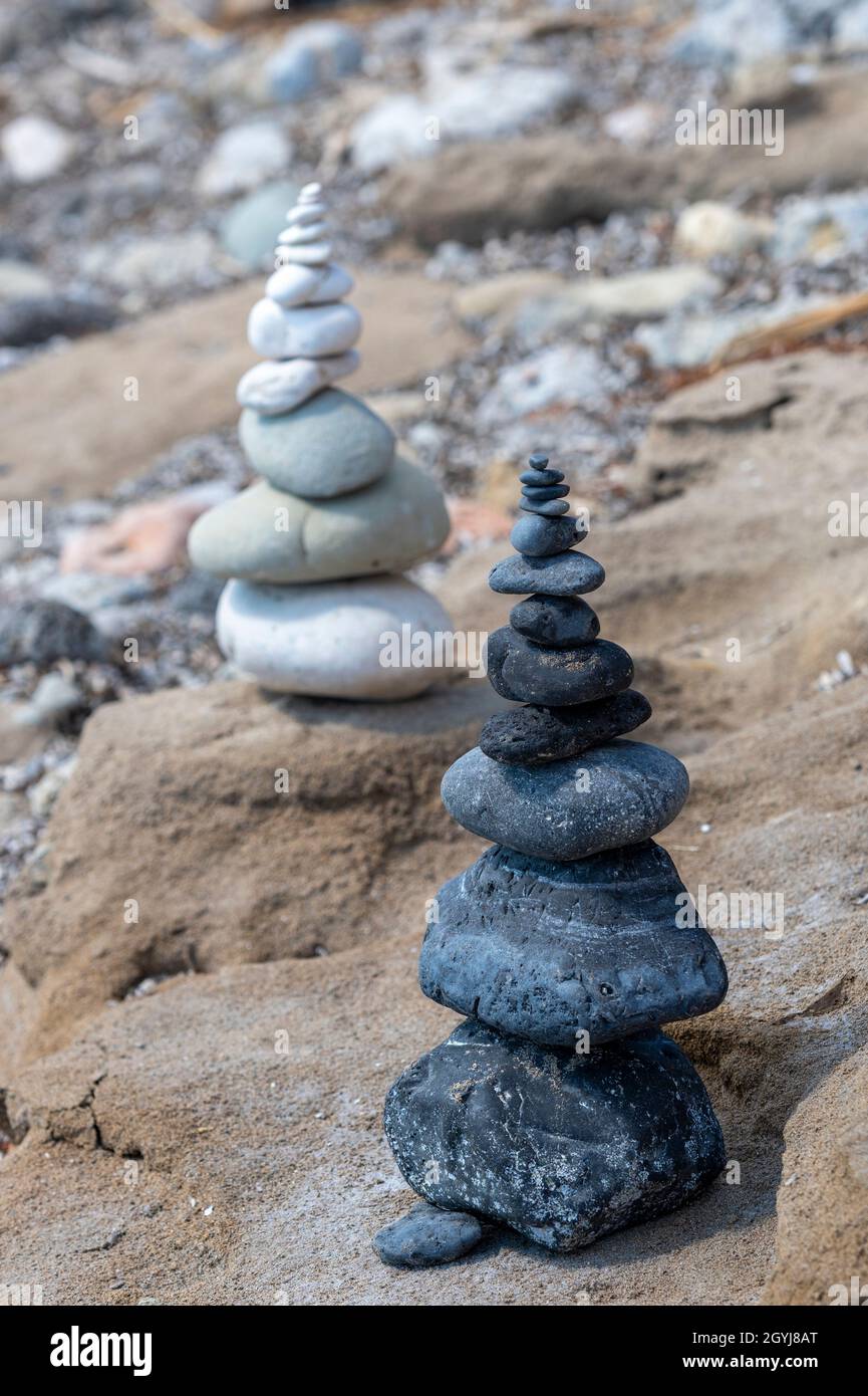 Stones one on top of the other hi-res stock photography and images - Alamy