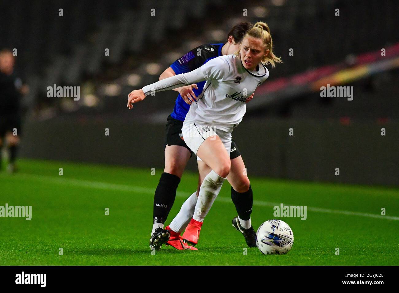 Hannah Warren ( 2 milton keynes) holds off challenge from Nicky Jancey ...