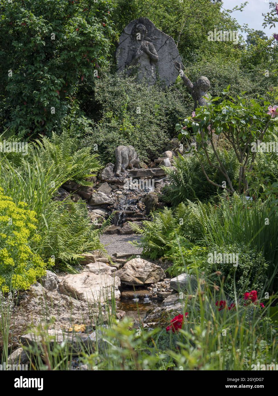 Stone wall trail path through park hi-res stock photography and images ...