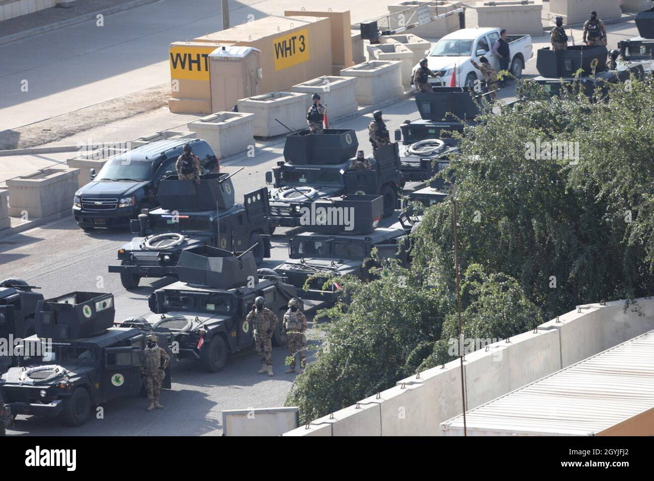 Iraqi Counter Terrorism Service forces posture themselves near the U.S ...