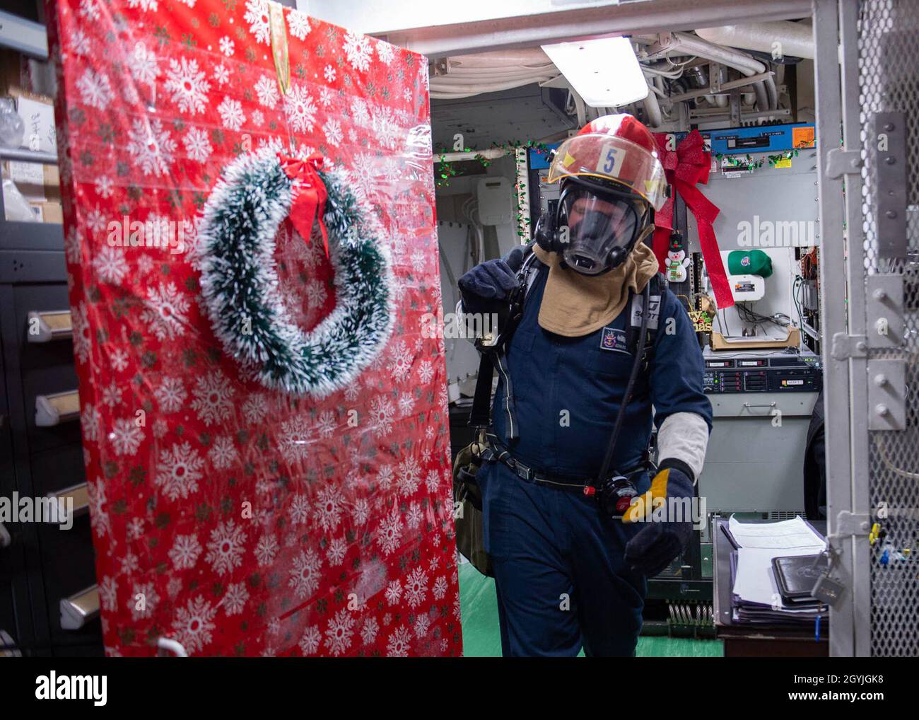 190104-N-OI558-1261 SOUTH CHINA SEA (Jan. 4, 2019) Retail Specialist ...