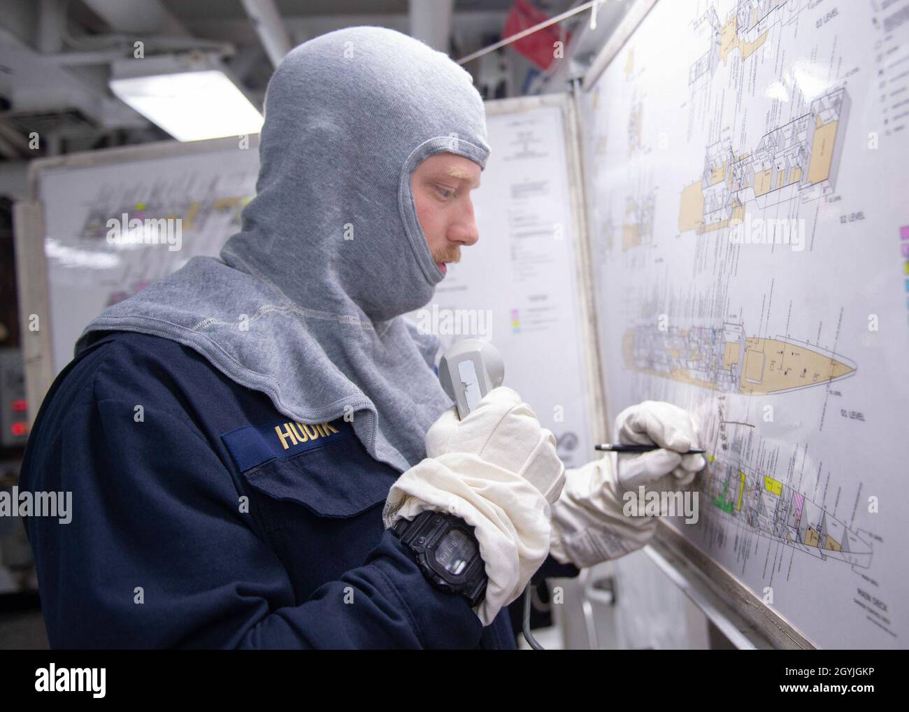 190104-N-OI558-1327 SOUTH CHINA SEA (Jan. 4, 2019) Lt. j.g Greg Hudik ...
