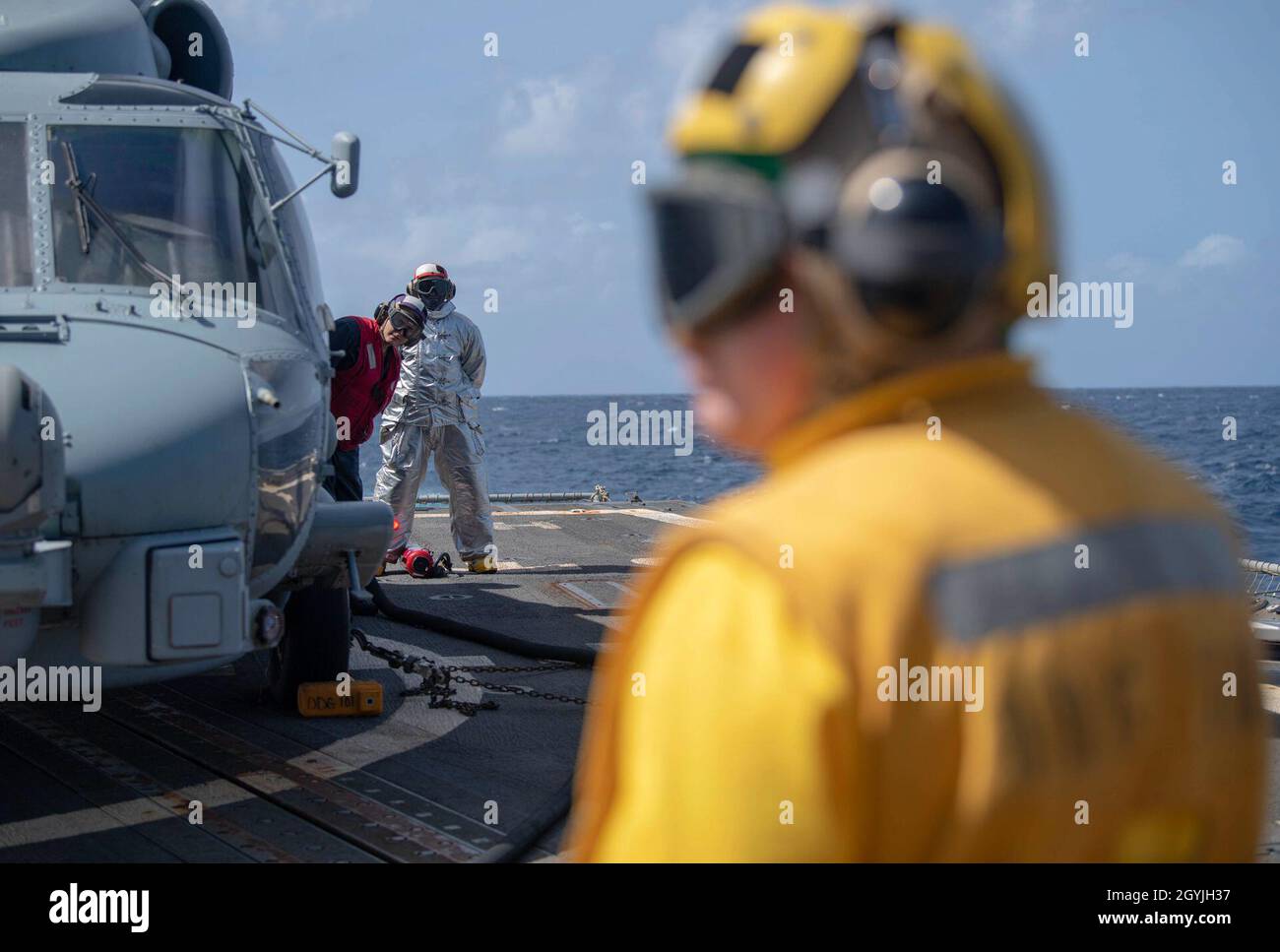 200104-N-DW182-2393 ATLANTIC OCEAN (Jan. 4, 2020) Sailors refuel an M ...