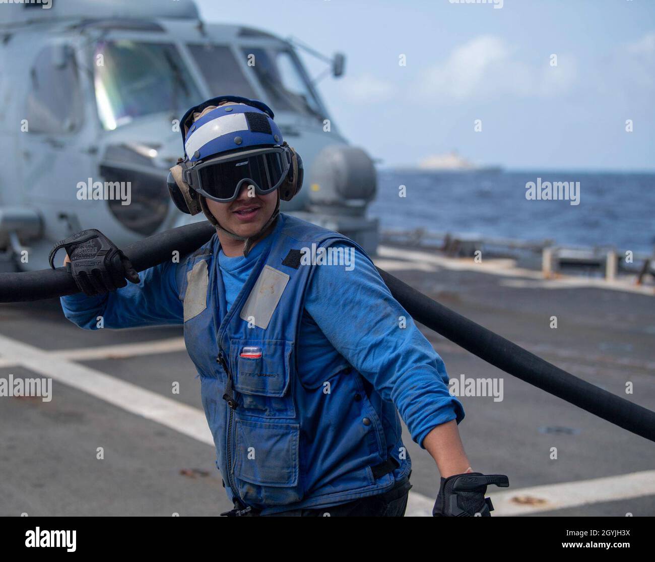 200104-N-DW182-2386 ATLANTIC OCEAN (Jan. 4, 2020) Sailors refuel an M ...