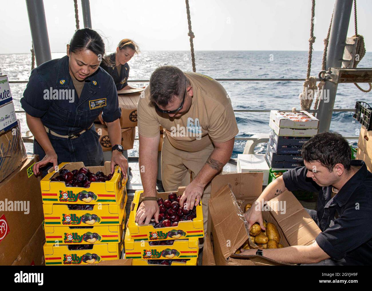 U s navy chief damage controlman hi-res stock photography and images ...
