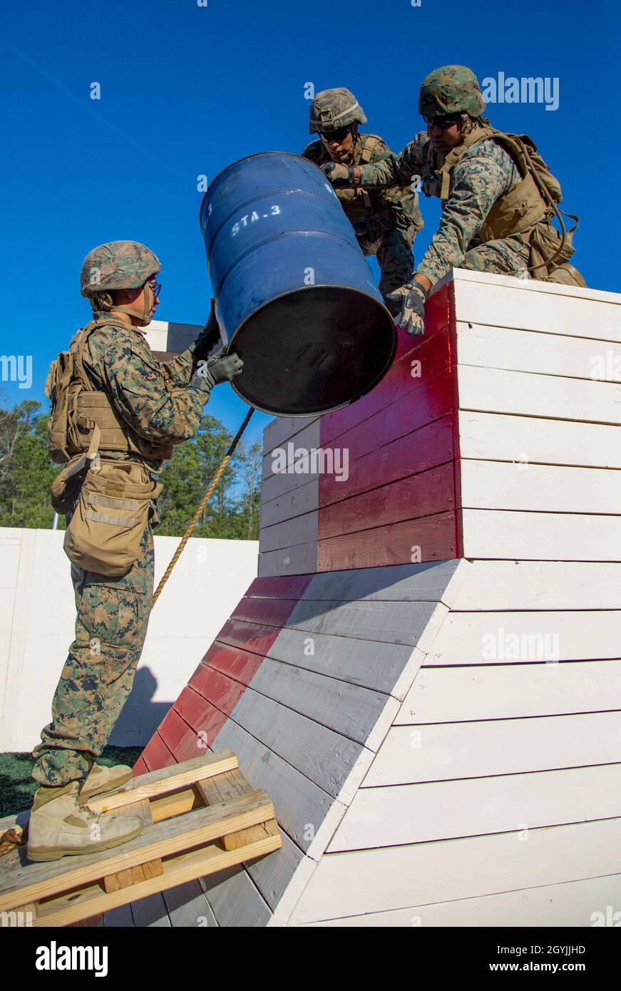 U.S. Marines with 2nd Assault Amphibian Battalion, 2nd Marine Division ...