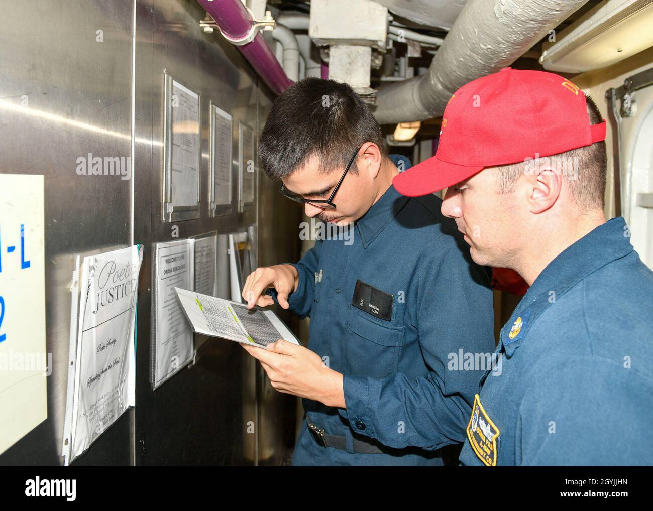 The guided missile cruiser uss normandy hi-res stock photography and ...