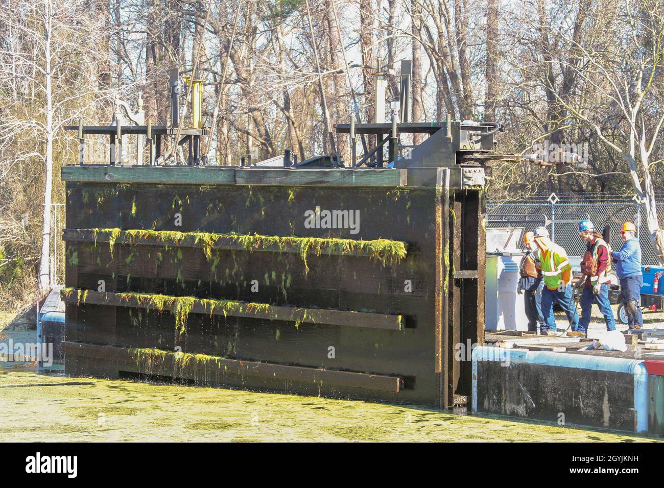 Work crews remove one of two canal gates for refurbishment at South ...