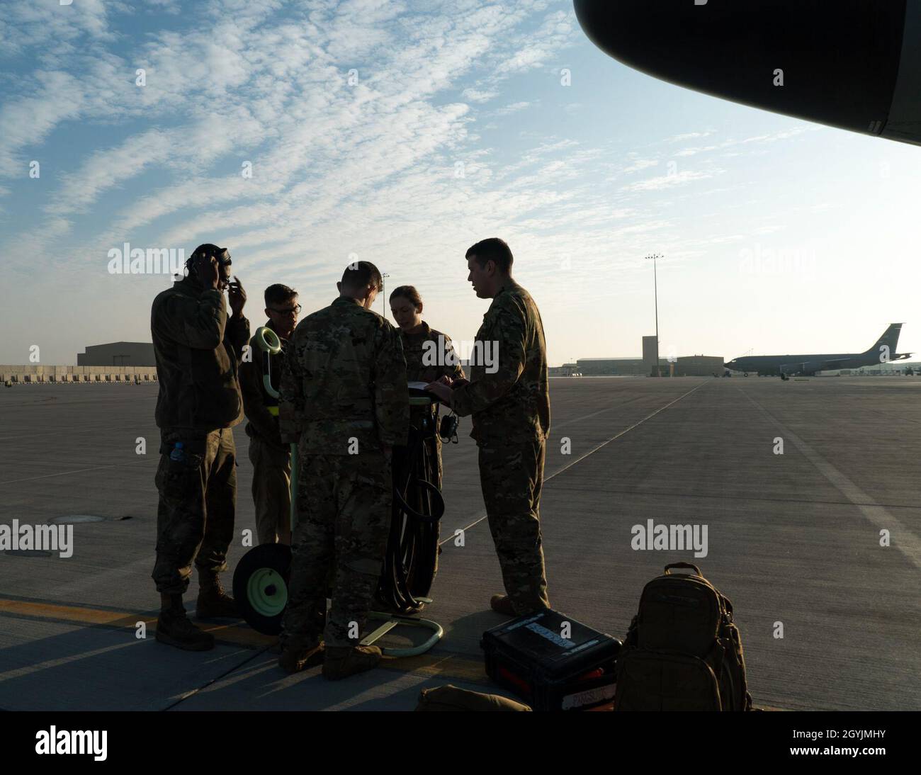 Aircrew briefing hi-res stock photography and images - Alamy