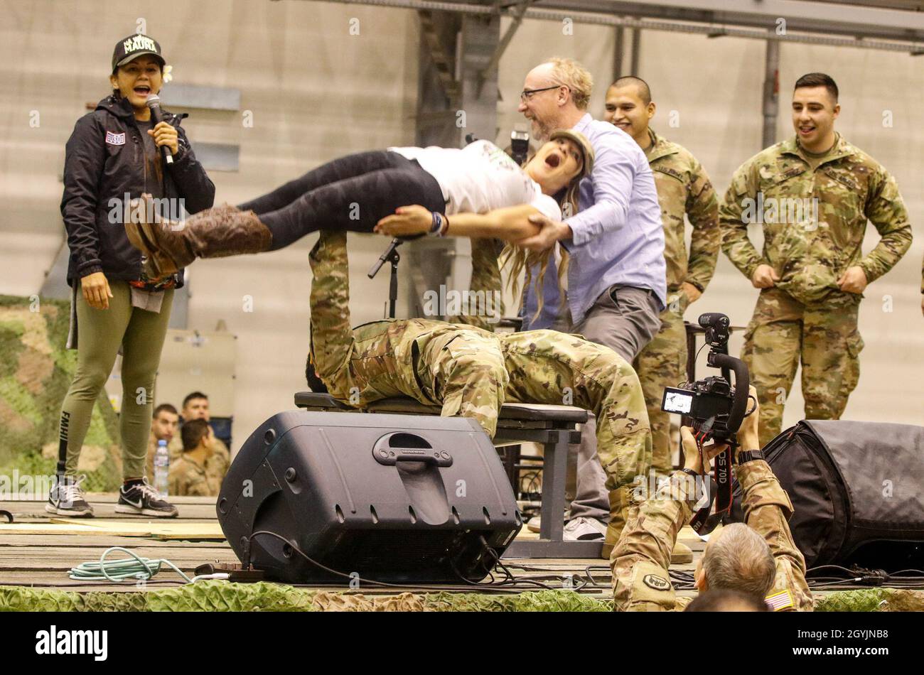 Soldiers compete in a challenge to bench press top Ultimate Fighting ...