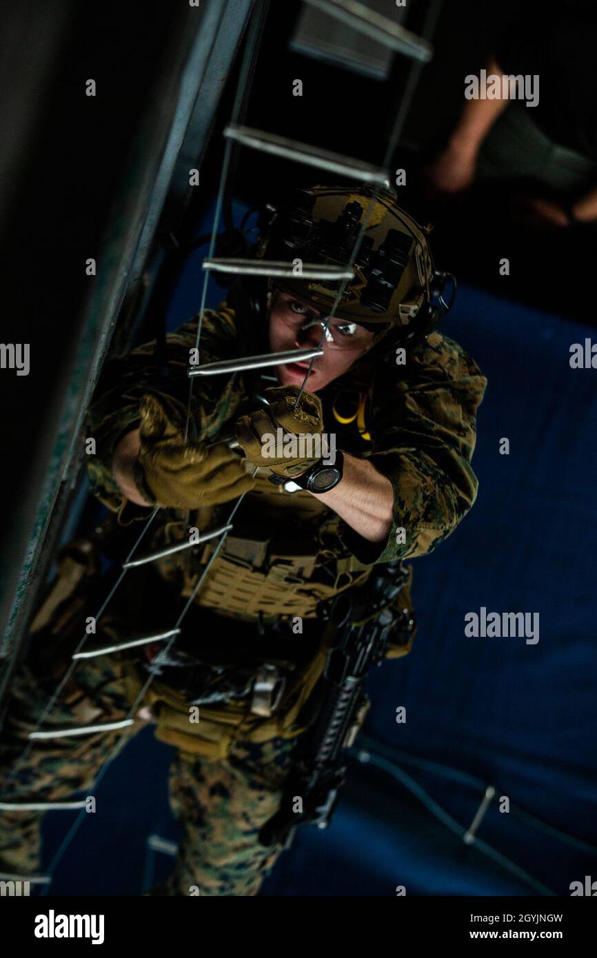 A Force Reconnaissance Marine with the 31st Marine Expeditionary Unit’s ...