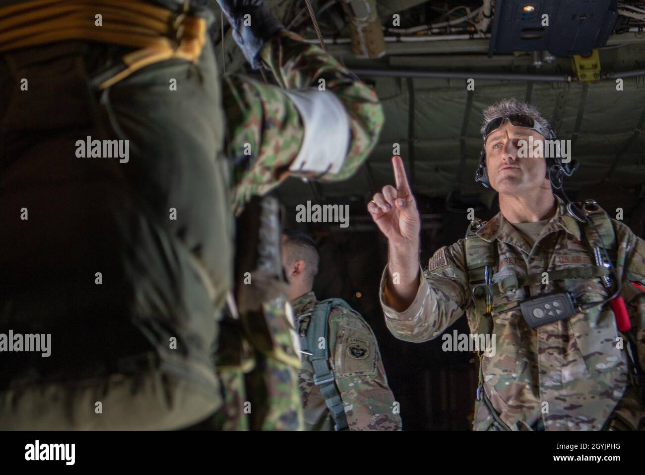 JGSDF soldiers with the 1st Airborne Brigade, U.S. Army Reserve Alaska ...