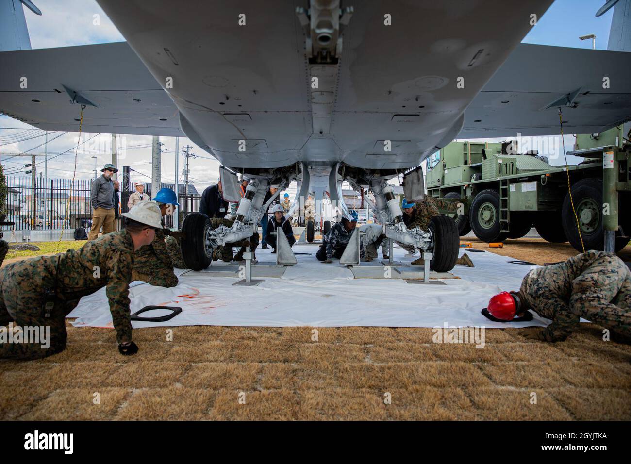 Mcas iwakuni marine wing support squadron 171 hi-res stock photography ...