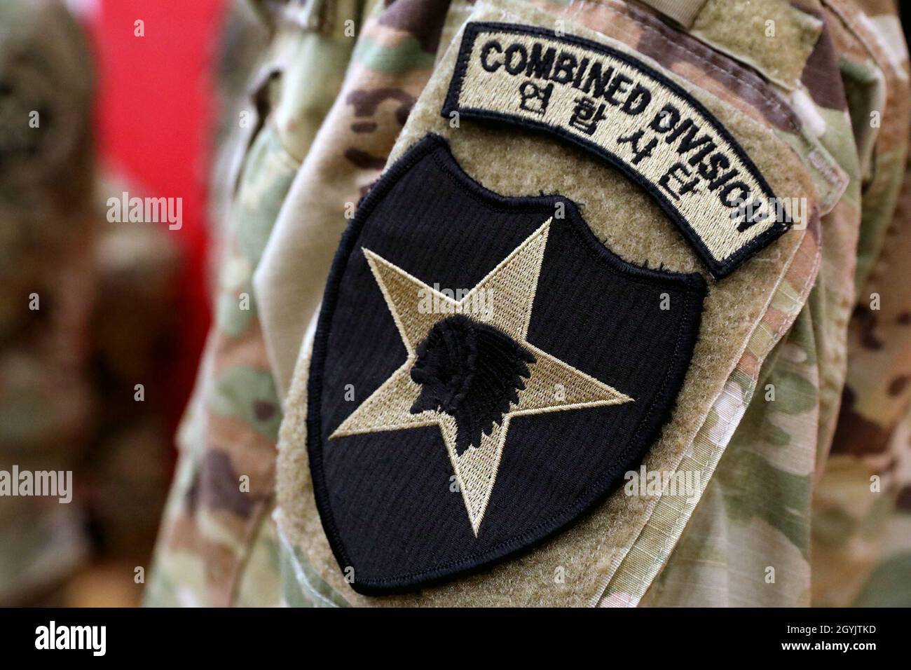 U.S. Army Soldiers with the Signal, Intelligence, Sustainment Company ...