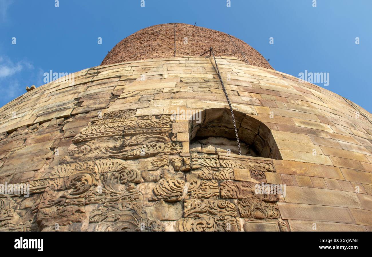 dhamek stupa Sarnath, varanasi Stock Photo - Alamy