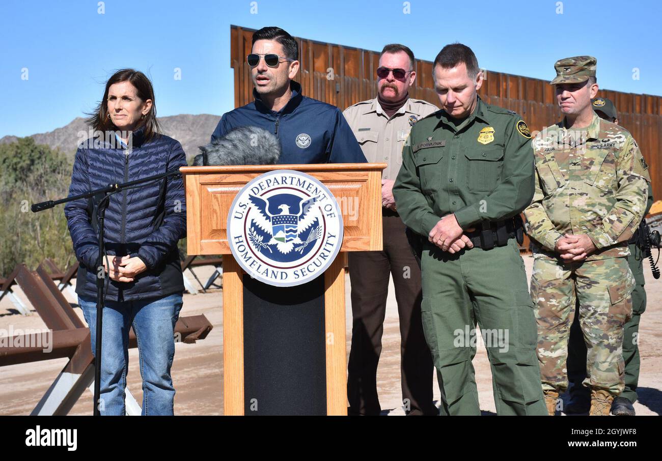 Chad wolf border hi-res stock photography and images - Alamy