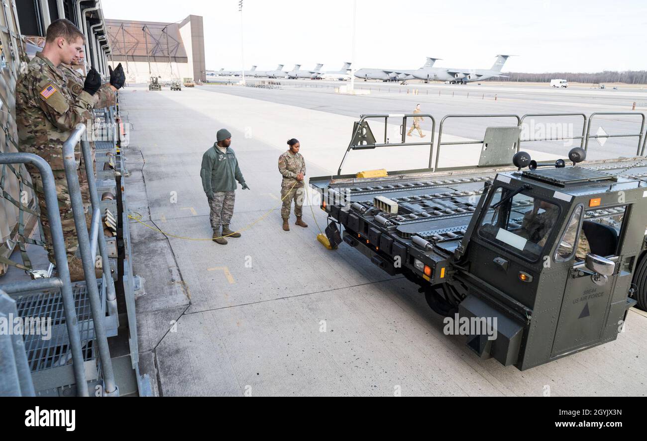 Members of the 436th Aerial Port Squadron instruct Army personnel on ...