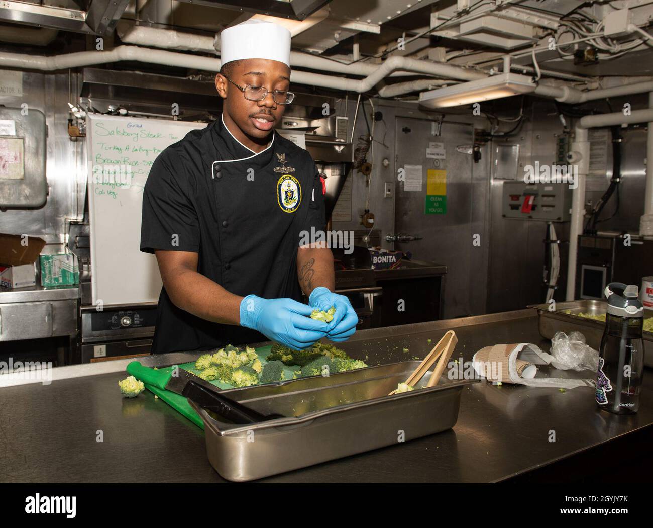 200110-N-VP266-1004 MEDITERRANEAN SEA (Jan. 10, 2020) Culinary ...