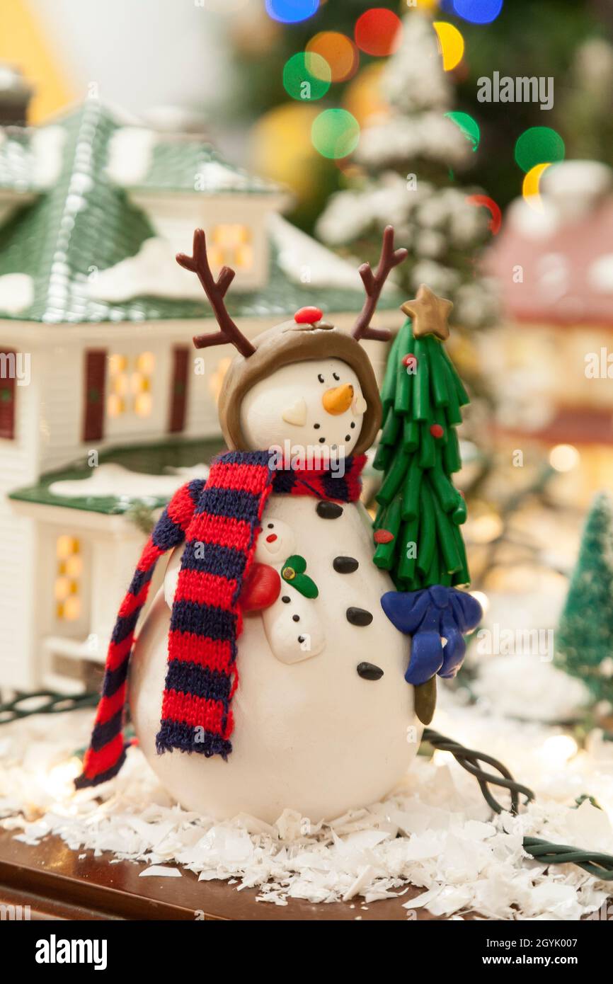 Snowman with clothes hi-res stock photography and images - Alamy