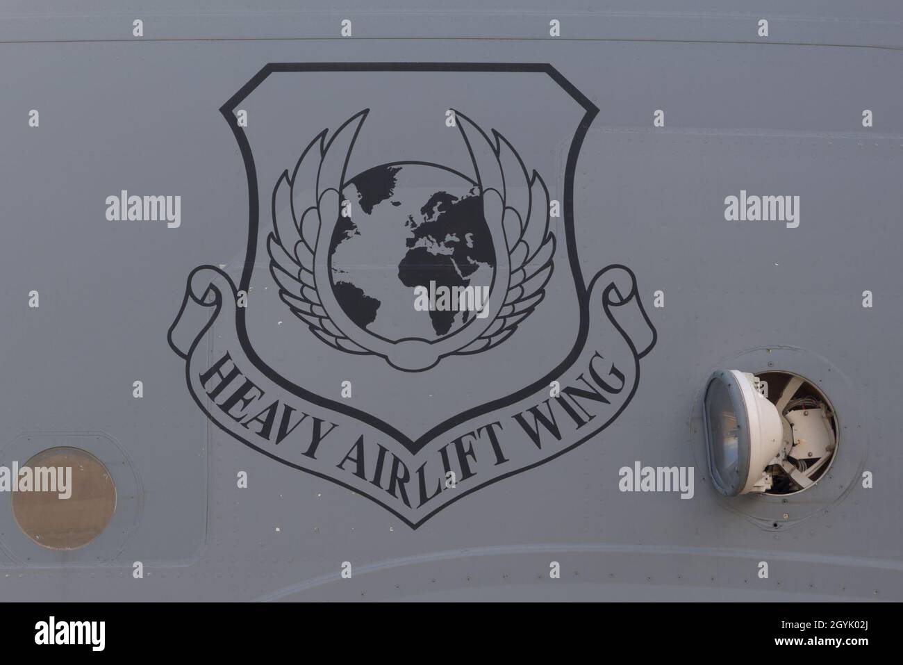 A C-17 Globemaster III assigned to the Heavy Airlift Wing, Pápa Air ...