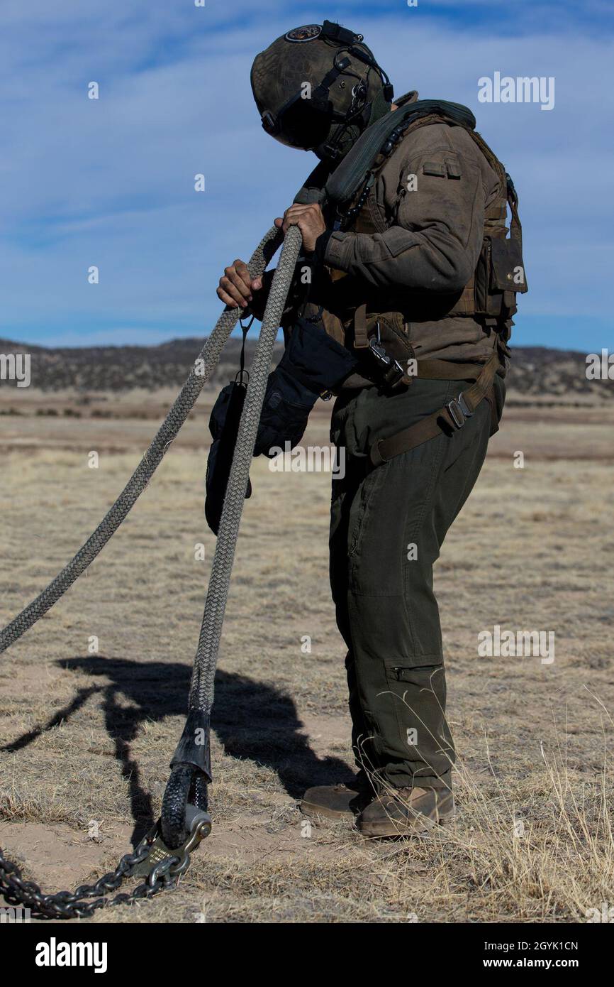 Load bearing slings hi-res stock photography and images - Alamy