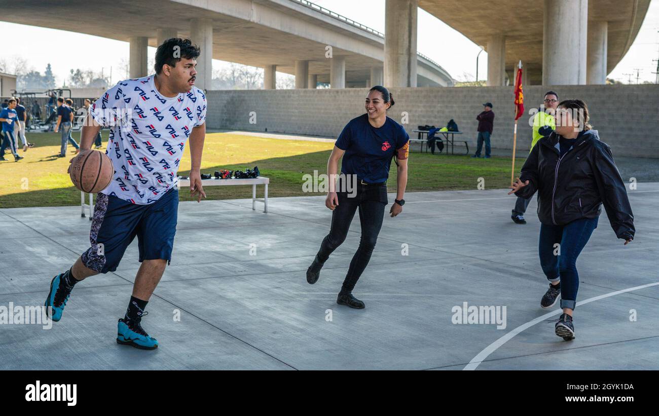 Staff members from the Fresno Rescue Mission and poolees with U.S ...