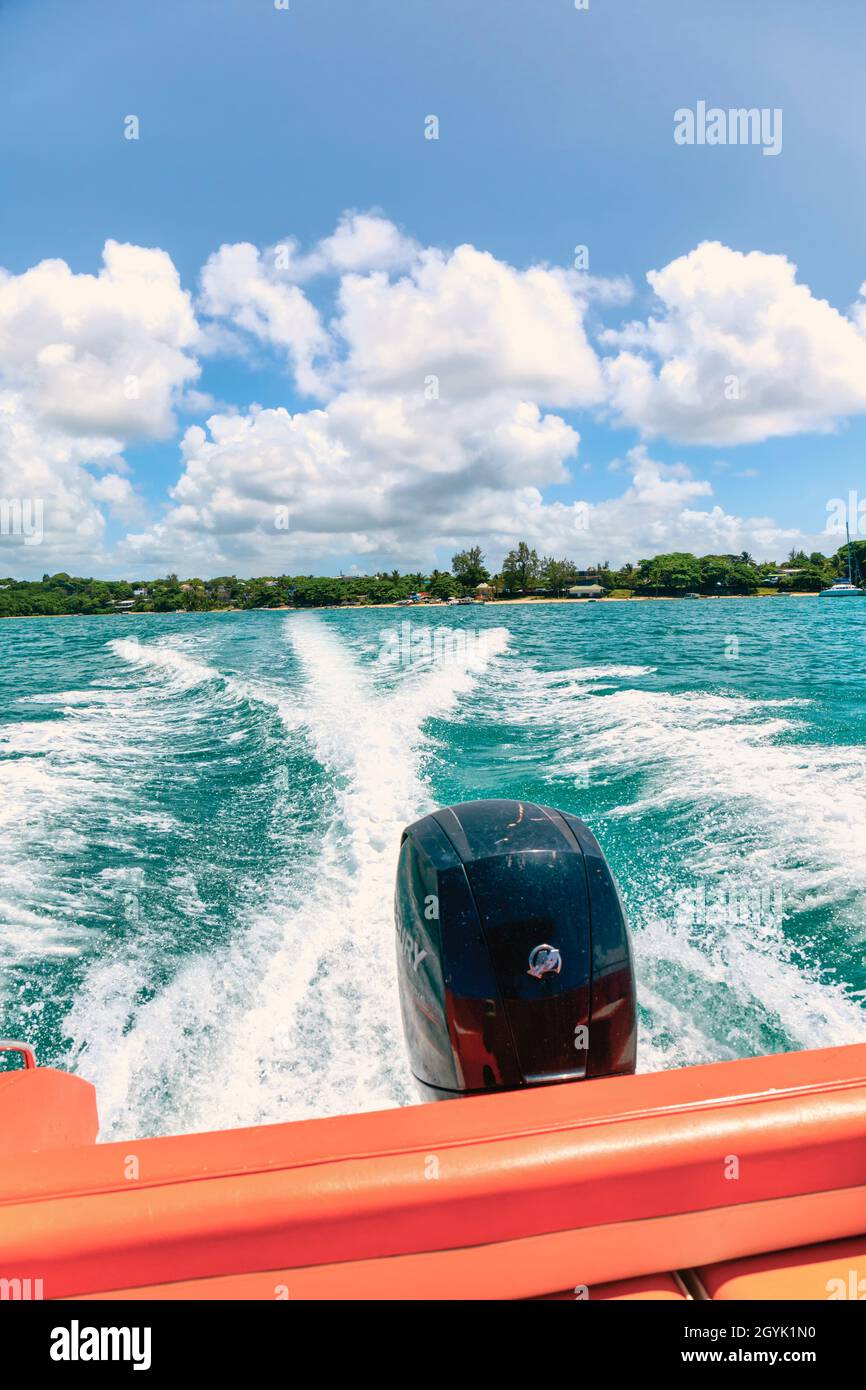 Speed boat trip to Île Aux Cerfs, or Deer Island, Mauritius, Mascarene ...