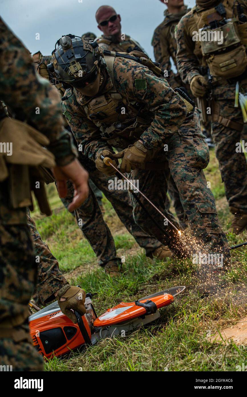 A Force Reconnaissance Marine with the 31st Marine Expeditionary Unit’s ...
