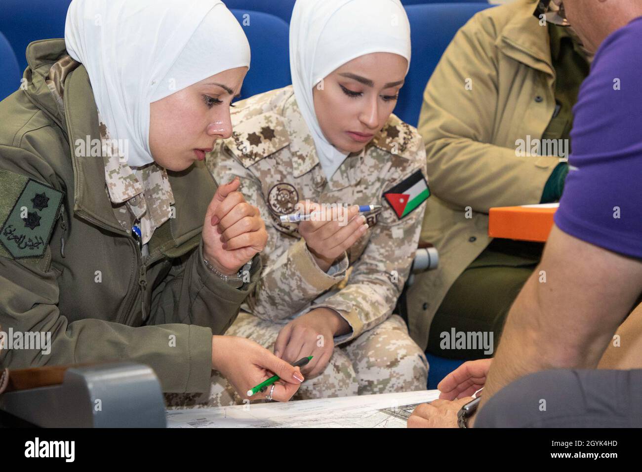 A U.S. Army Soldier, with Military Engagement Team-Jordan, 158th ...