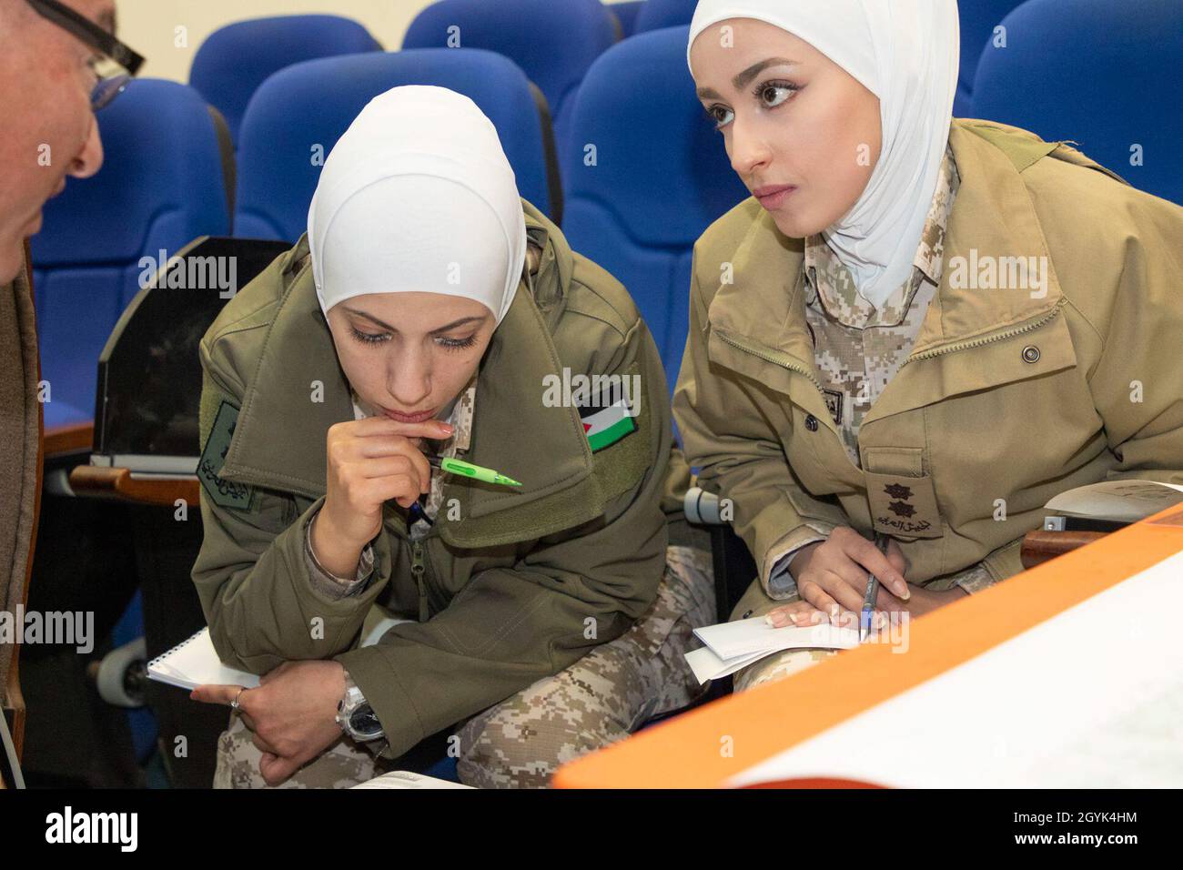 A U.S. Army Soldier, with Military Engagement Team-Jordan, 158th ...