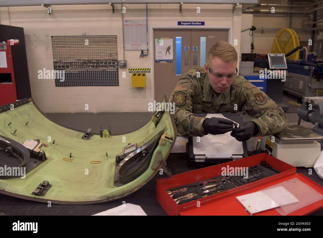Senior Airman Chase Knipp, 100th Maintenance Squadron aircraft ...