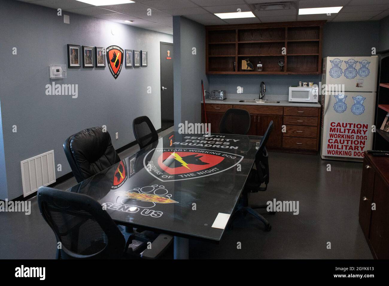 Open air lobby hi-res stock photography and images - Alamy